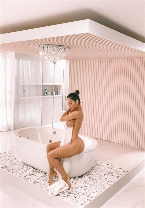Mayra Cardi Henriquetav