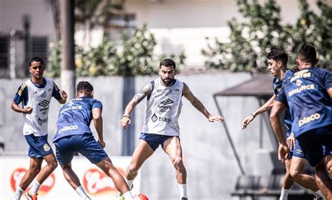 Santos Treina Bolas Paradas Para Enfrentar O Palmeiras Abc Repórter