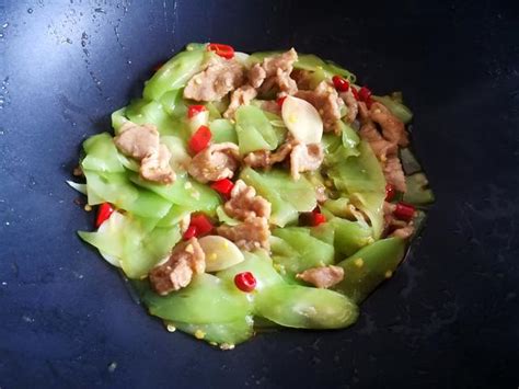 炒萵筍切記不要焯水換個方法做營養流失少脆嫩爽口特下飯 每日頭條