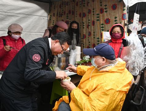 聖誕愛傳頌市集愛的光照亮每個家庭傳遞溫暖