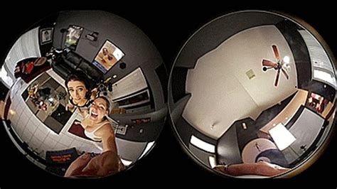 Vr360 2 Sexy Giant Vanessas Tease And Eat Your Tiny Body Ginarys