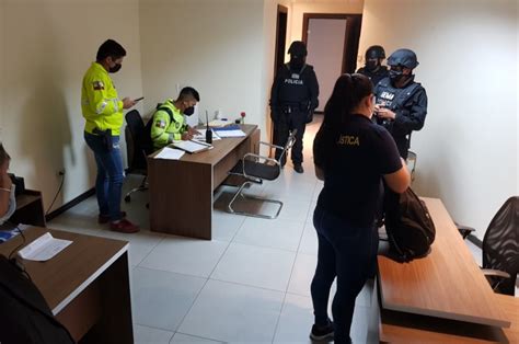 Fiscalía Ecuador On Twitter Ahora Guayas 5 Detenidos Celulares