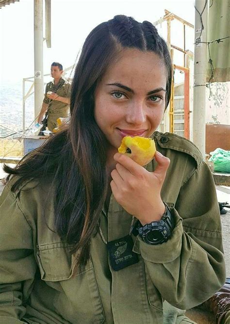 Idf Woman Speed Up And Simplify The Pistol Loading Process With The
