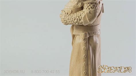 Статуя средневекового рыцаря из дерева Youtube