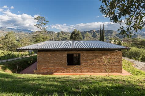 Casa De Ladrillo Estilo Campestre Sencillo Y Cálido Casas Rusticas