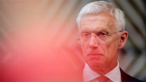 Премиерът на Латвия подава оставка