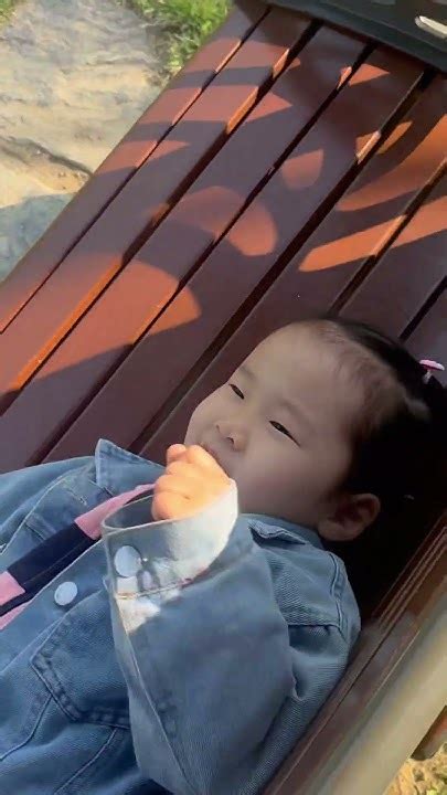 공원 벤치에서 한곡조 뽑으심 Youtube