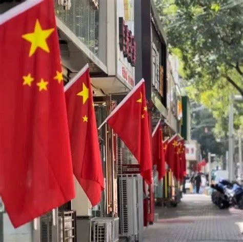 迎国庆！ “中国红”扮靓兰州城主城区绿化市民