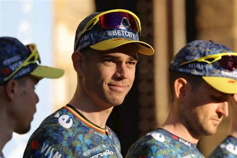 Wout Van Aert Wout Van Aert Tempert De Verwachtingen Nooit Eerder