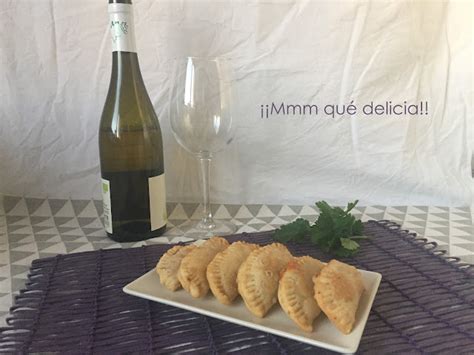 Mmm qué delicia EMPANADILLAS DE QUESO TOMATE Y SALCHICHAS