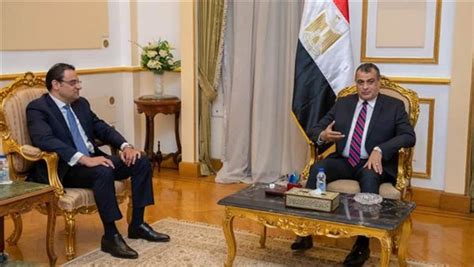 وزير الإنتاج الحربي يناقش مع سفير مصر بالتشيك تعزيز التعاون بين الجانبين