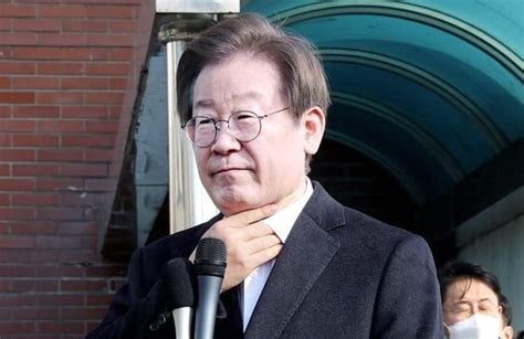 이재명 피습 8일 만에 퇴원 “증오 죽이는 정치 끝내야”