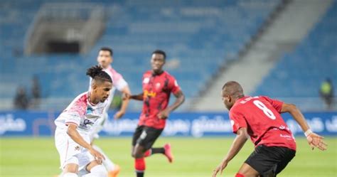 التعاون يكتفي بالتعادل مع الفتح والرياض يعبر الوحدة في الدوري السعودي