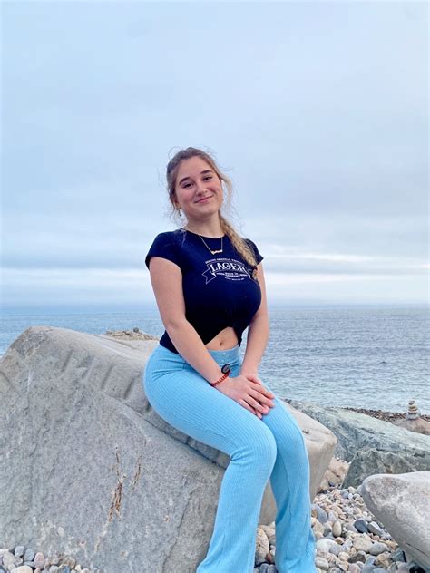 Cant Hide Them R2busty2hide