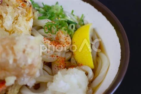 さぬきうどん店のかき揚げちくわ天ぶっかけ No 30348150｜写真素材なら「写真ac」無料（フリー）ダウンロードok