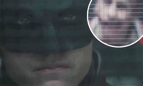 Robert Pattinsons Batman Fights Battle Of Wits With Barry Keoghans
