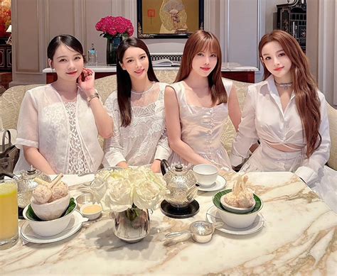 Hot Girl Sam Xác Nhận Mang Thai đầu Lòng Thần Tượng Nhí