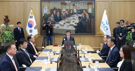 한은 금통위 기준금리 예상 밖 인하025p 내린 연 30