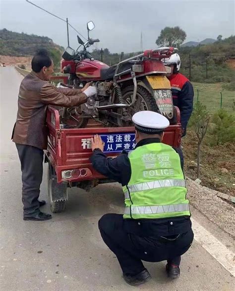 吕梁三轮车无证、无牌、违法载人被查处中阳