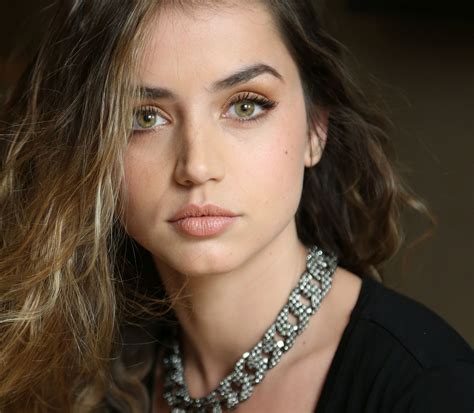 Adult Portrait Fashion Armas Hair Teardrop Face Human Face
