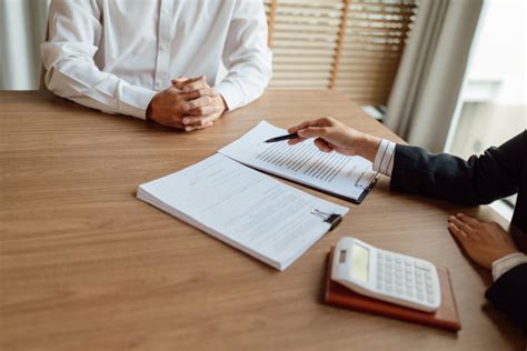 老公多張保單「受益人全是大姑」人妻想起1句話發毛