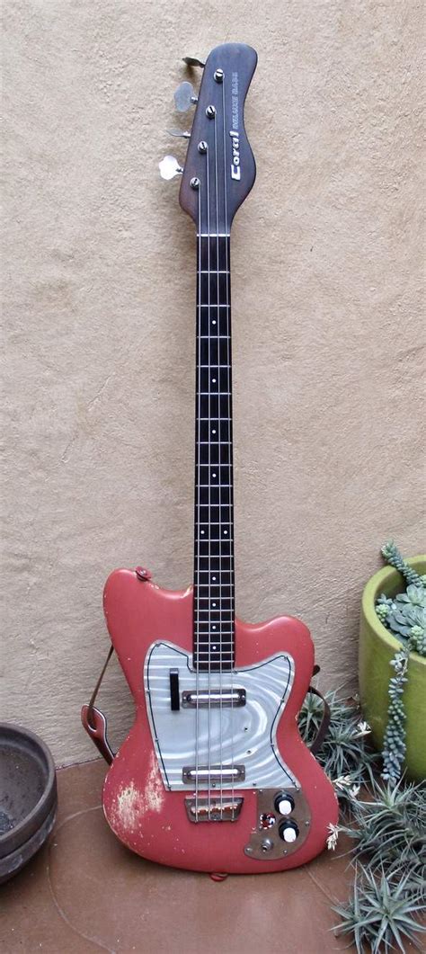 Danelectro Coral Deluxe Bass Project Page 16