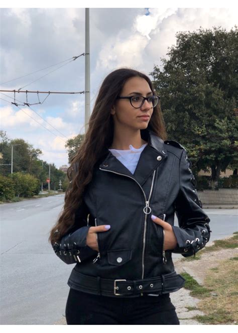 Дамско късо кожено яке