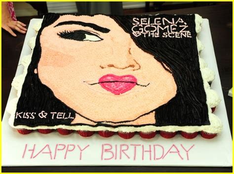 Selena Gomez Celebration Cake Convention Photo 379309 Photo