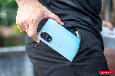 Trên tay OPPO A18 Thiết kế đẹp mặt lưng Glow đổi màu