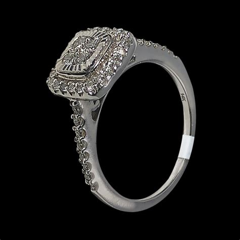 Anillo Solitario En Oro Blanco 14k Con Diamantes