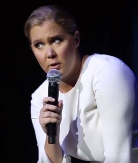 Amy Schumer Calls Out Sexist Heckler During Show Watch Amazing Video