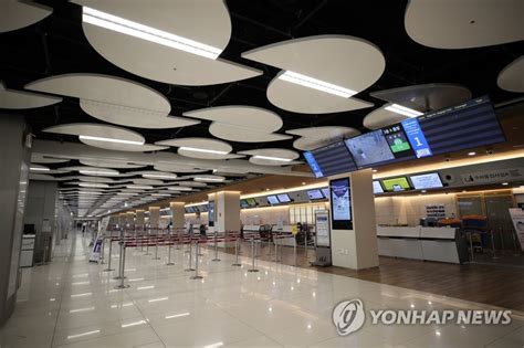 국내선 항공편 무더기 결항 한산한 김포공항 연합뉴스