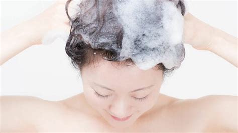 決定版！美容師が教える｢正しい髪の洗い方｣ 洗髪前の｢お手入れ｣も重要だ The New York Times 東洋経済オンライン
