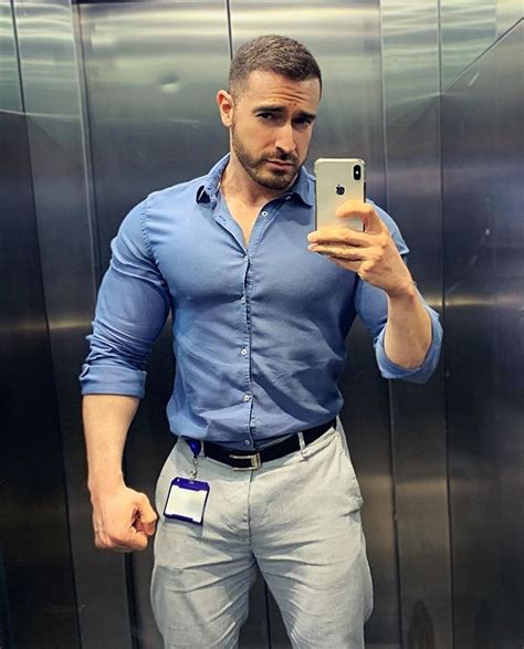 E L I S E O En Instagram “👔👞🎓👨🏻‍💻👌🏻 Muscles Musclesup Sexybeast