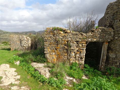 A Aldeia Fantasma Abandonada Há 40 Anos Que Fica A Uma Hora De Lisboa Só Os Caminhantes A Conhecem