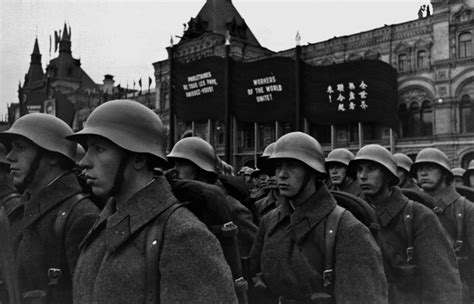 Фото Парад частей Красной армии на Красной площади во время