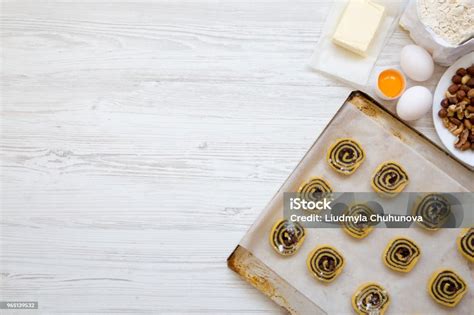 쿠키 평면도 만들기 위한 재료로 Unbaked 쿠키 위에서 평평 하다 공간에 복사 합니다 0명에 대한 스톡 사진 및 기타 이미지