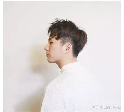 发际线高的男生适合什么发型？拯救你那越走越远的发际线！ 知乎