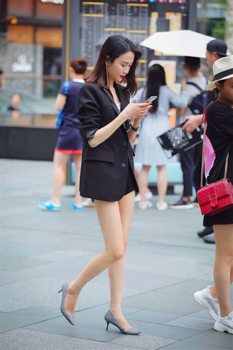 女生穿上高跟鞋，让自己瞬间在众人之中脱颖而出 搜狐大视野 搜狐新闻