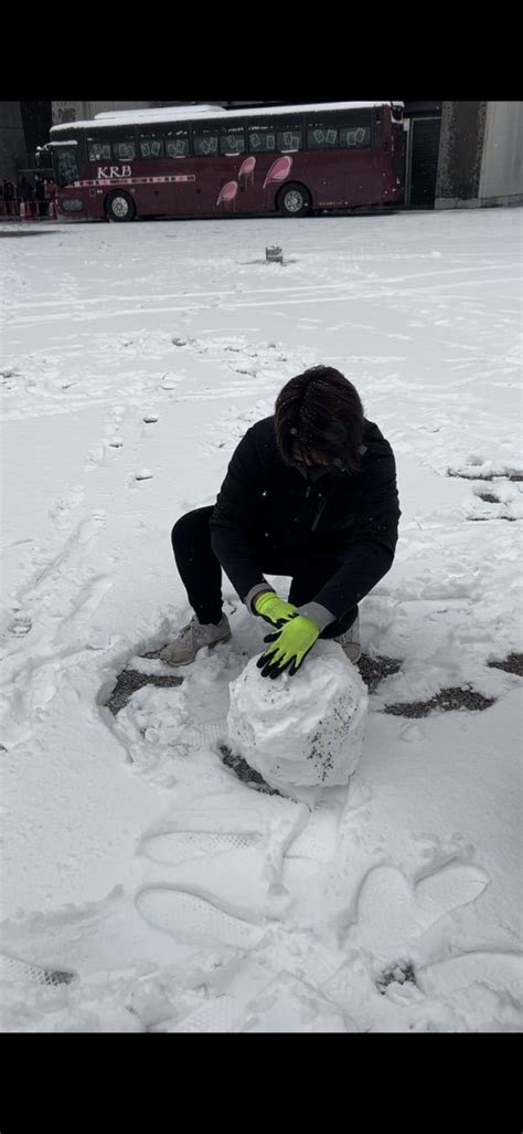 シバズケ On Twitter Rt Toyotayuuki 豊田スタジアム 雪の中、リング設営 石田選手、雪だるま作りに真剣