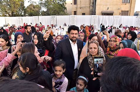 Women Taking Photo With Governor Sindh Kamran Khan Tesori During Dawat