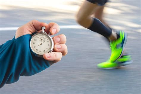 Medindo A Velocidade De Corrida De Um Atleta Usando Um Ponteiro De