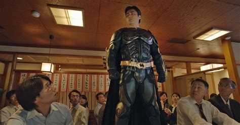 山田孝之、バットマン姿を披露｜シネマトゥデイ