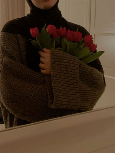 Pin Von Sara Dawalibi Auf صور بنت حمل ورد In 2025 Outfit