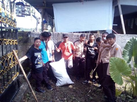 Menjaga Lingkungan Sekolah Melalui Program 7k