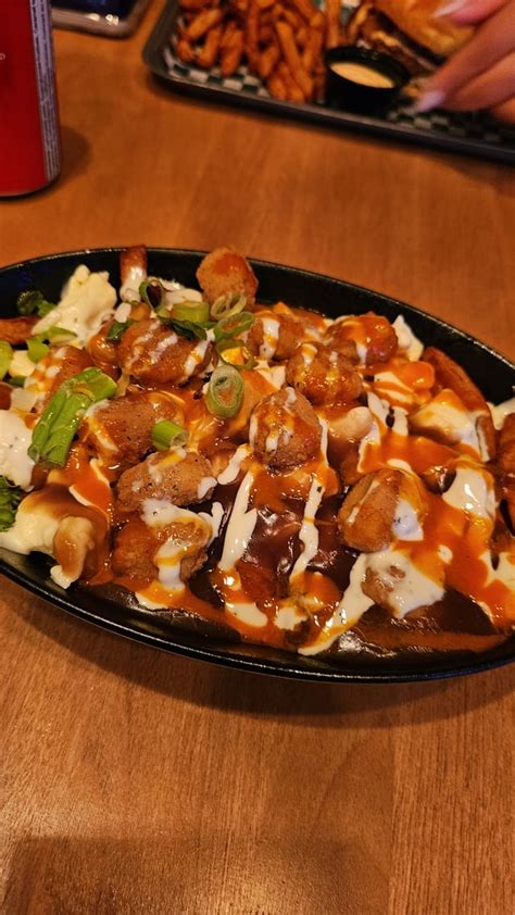 Poutine Poulet Buffalo Restaurant La Riviera Rpoutine