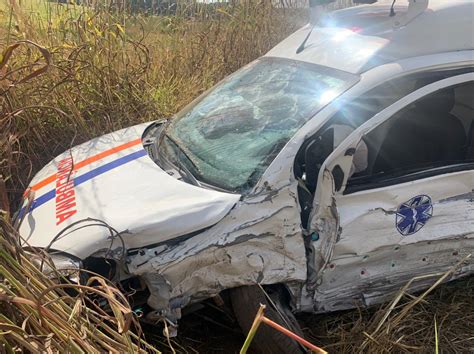Acidente Entre Automóvel E Ambulância Deixa Vítimas Com Ferimentos Na