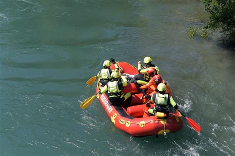 Si Tuffa Nel Lago Di Lugano E Non Riemerge Morto Un 23enne
