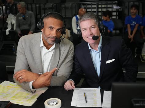 Whats Wrong With Brian Anderson Fans Worried About March Madness