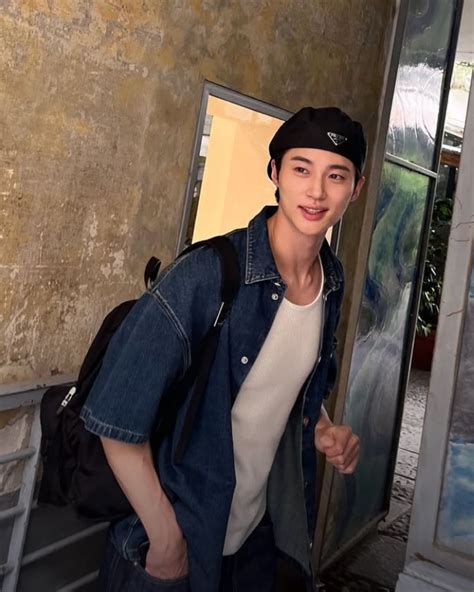 변우석부터 홍경까지 2024년 느좋남 결산 Style 읽을거리 에스콰이어 코리아 │ 패션 매거진 패션 잡지 남성지